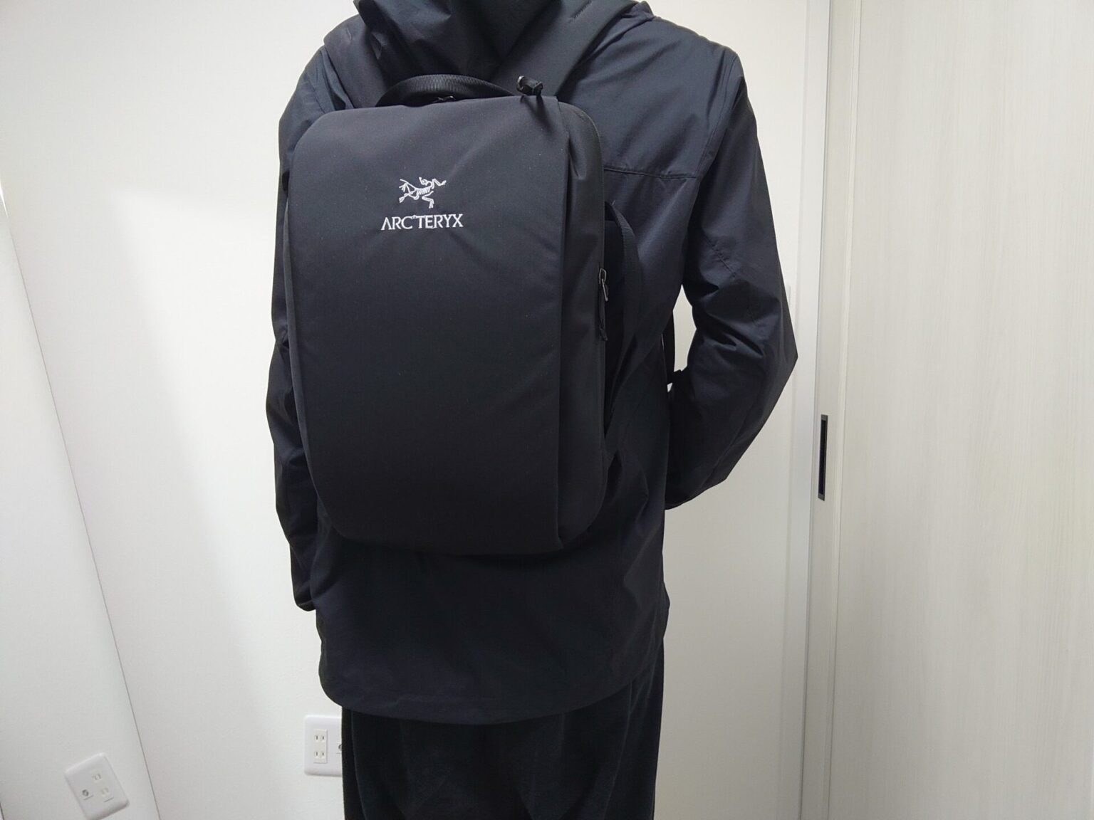 【アークテリクス】ブレード6のサイズ感をレビュー!通勤に最適なリュック - DENIM LIFE BLOG